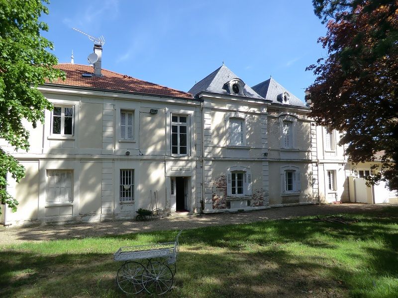 Chateau et propriete a St Just St Rambert