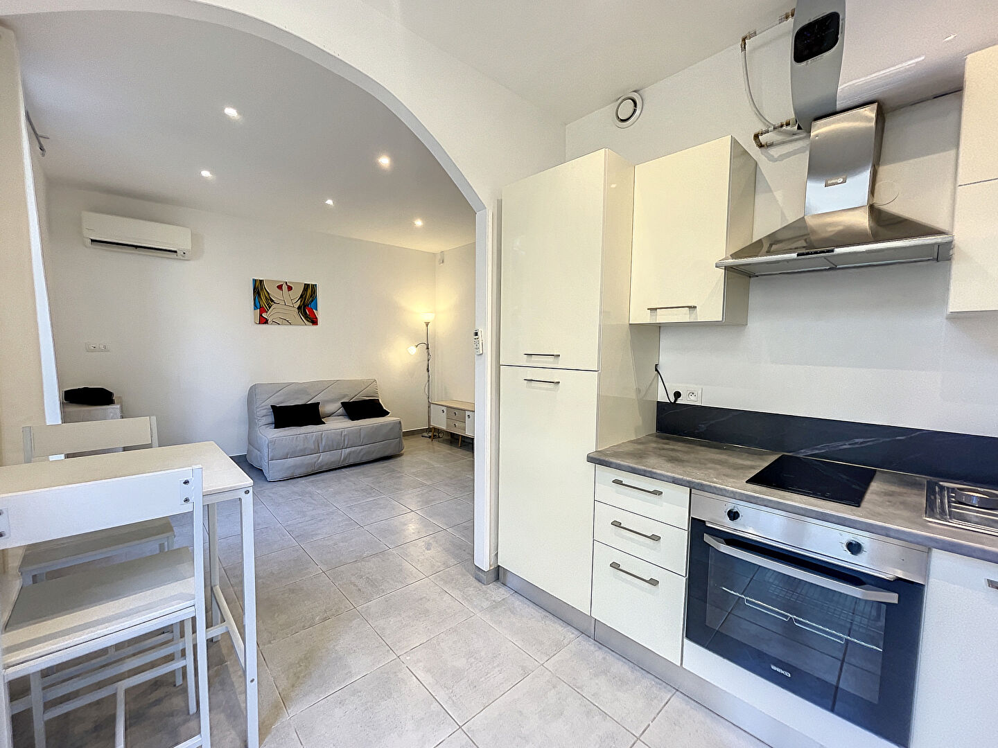 A Louer -studio - Cannes La Bocca - - Bail meuble